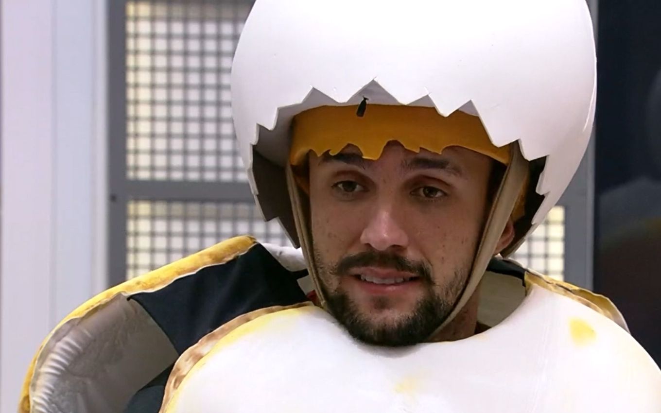 Bbb21 Em Guerra Com Arthur Carla Se Recusa A Vetar O Ex De Castigo Do