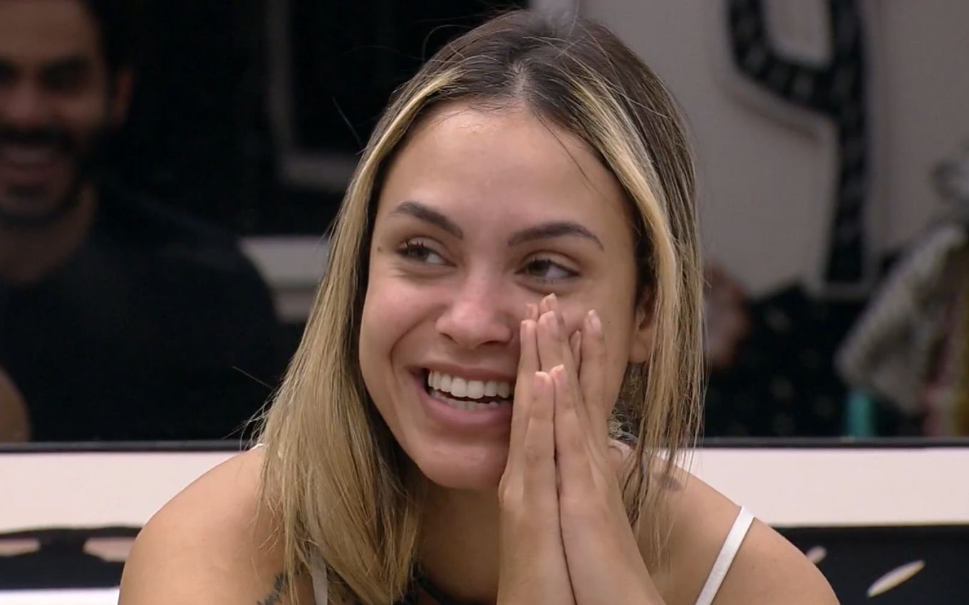 Em busca de novos aliados no BBB21, Sarah entrega estratégia de jogo ... Em busca de novos aliados no BBB21, Sarah entrega estratégia de jogo ...