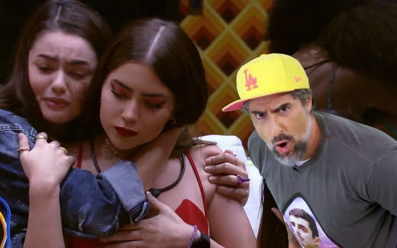 No Caldeirão Marcos Mion Zoa Bbb 22 E Chama Jade Picon De Robô